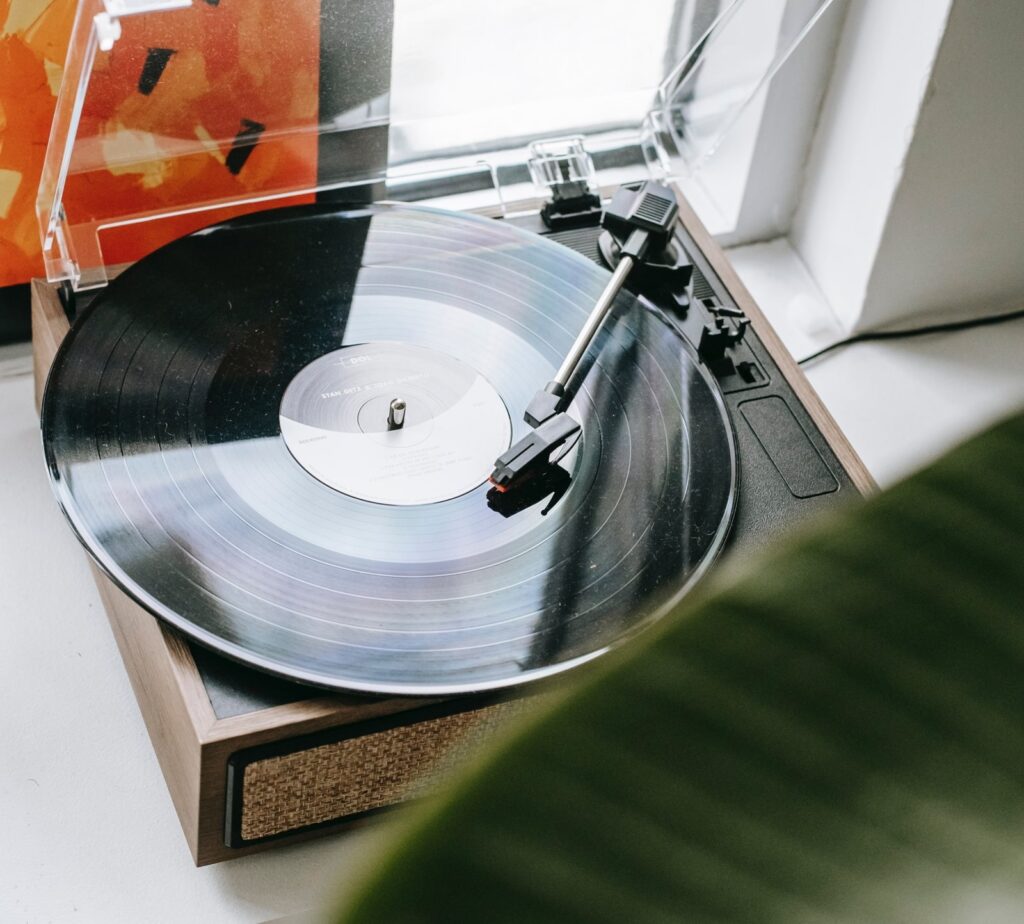 Reasons Why Old Music is Getting More Popular - IDIOTEQ.com