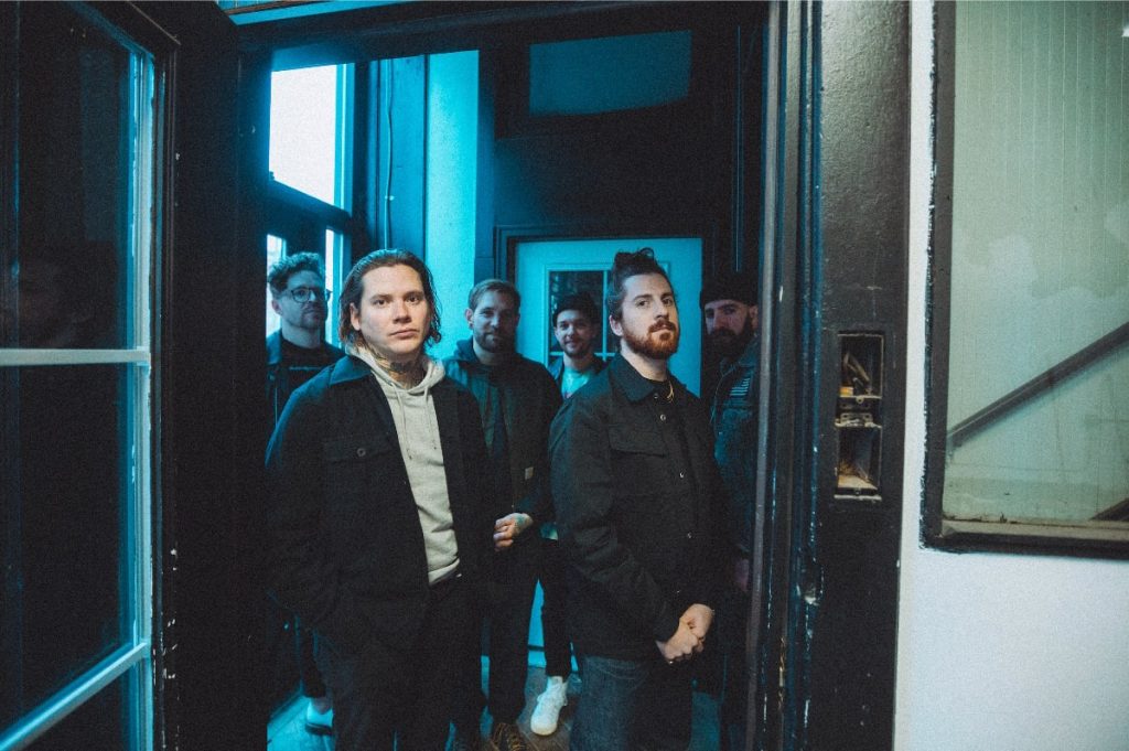 THE DEVIL WEARS PRADA premiere "Reaching" - announce "Color Decay ...